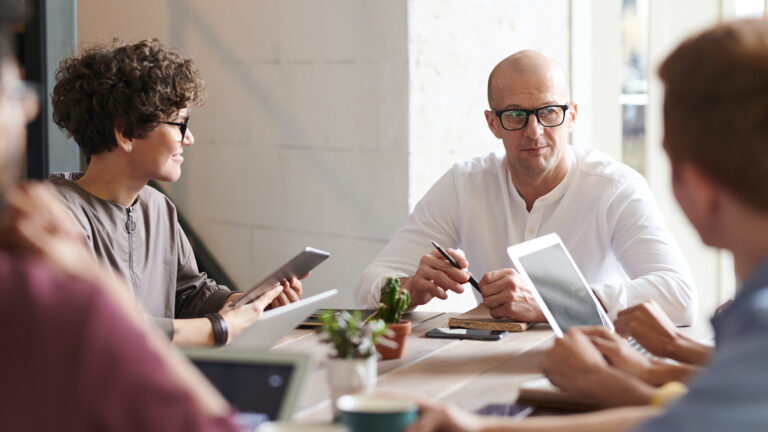 What Is a PEO and How Does it Work? (Ultimate Guide) | Solid Business Solutions